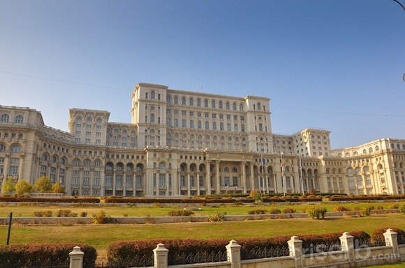 Bucurestiul turistic cu autocarul "Bucharest City Tour"